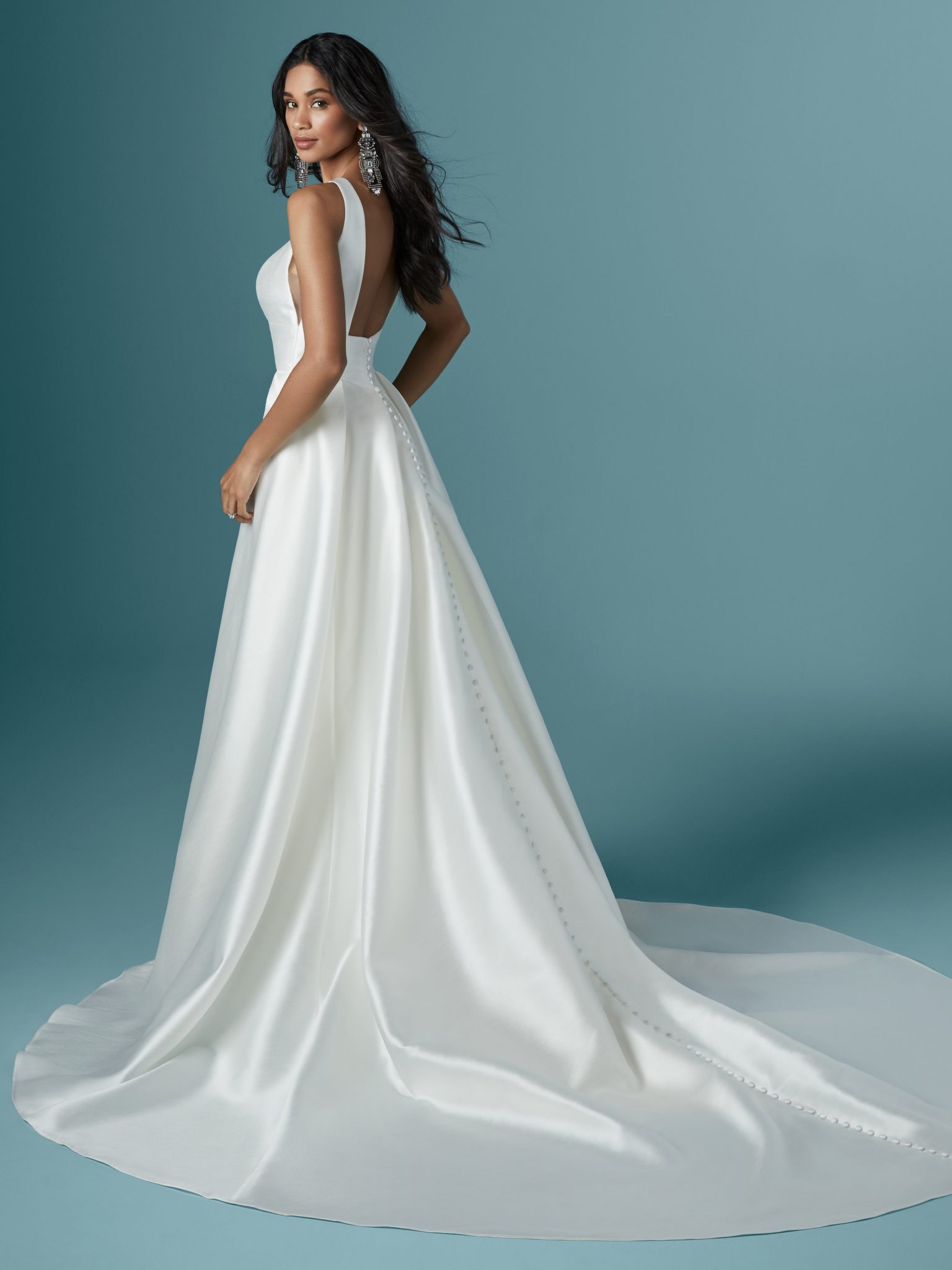 8 Simple Satin Wedding Dresses for a Sophisticated Celebration