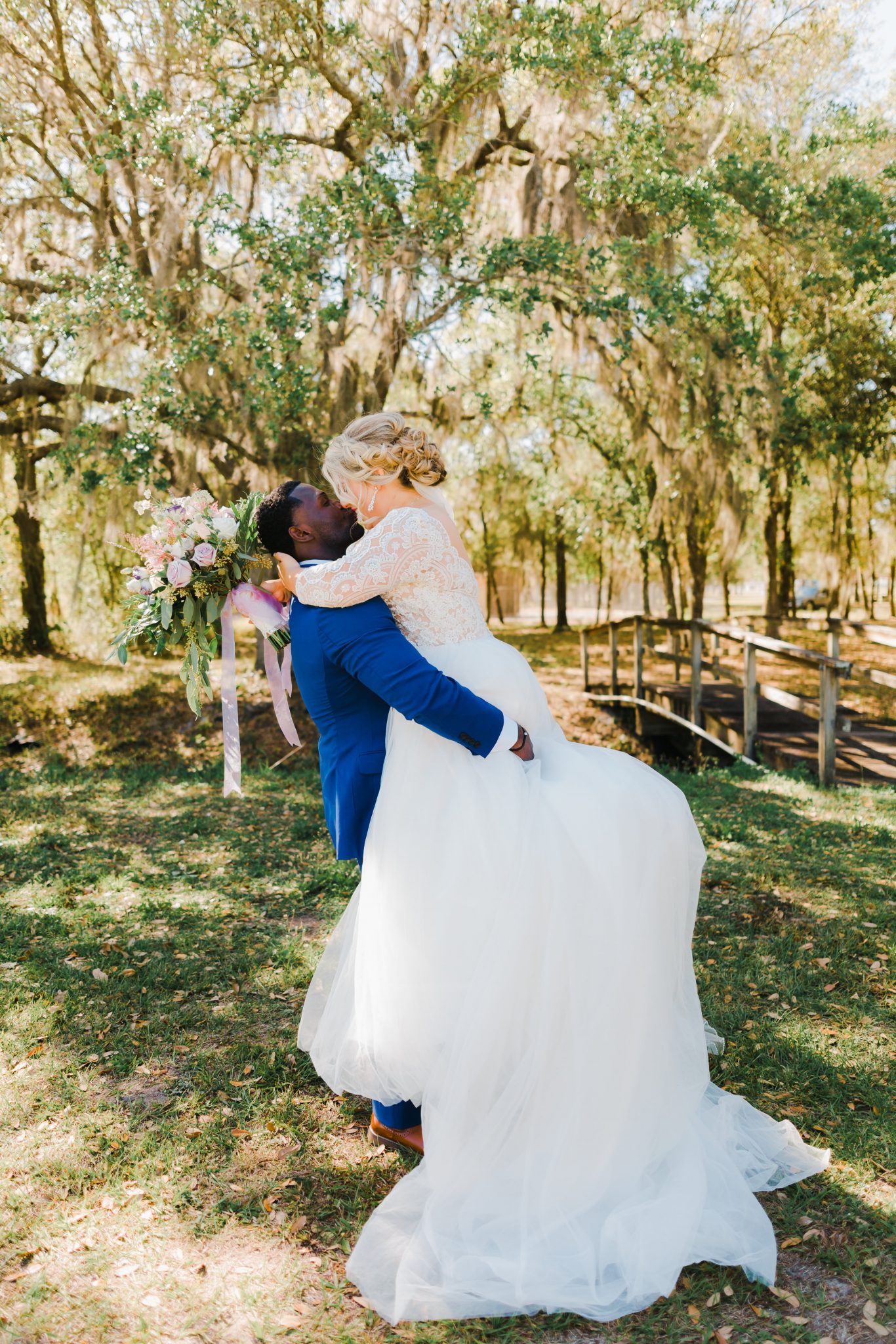 Top 10 Wedding Poses for a Swoon-Worthy Photography Session