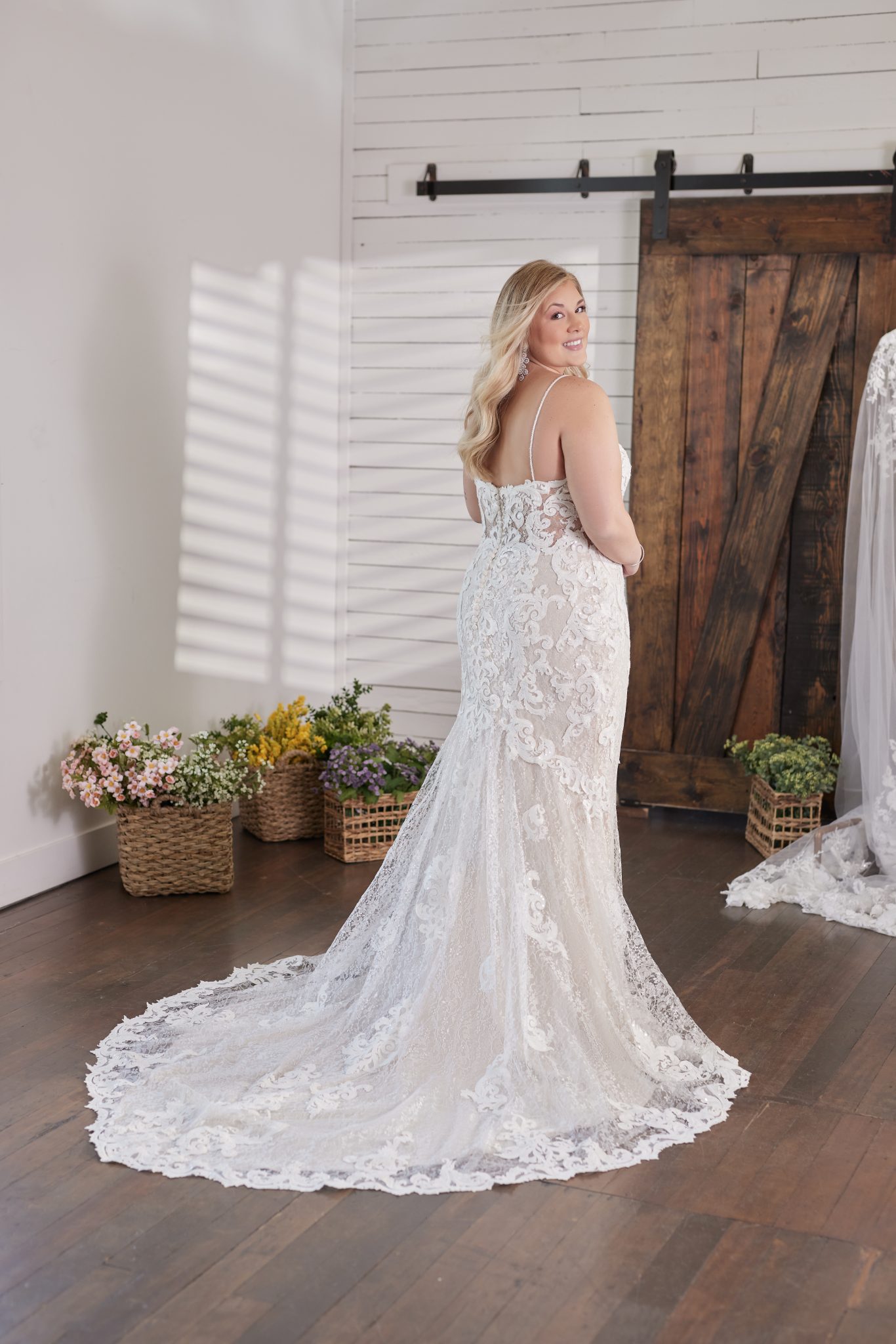 11 Classic Wedding Dresses For Curvy Brides
